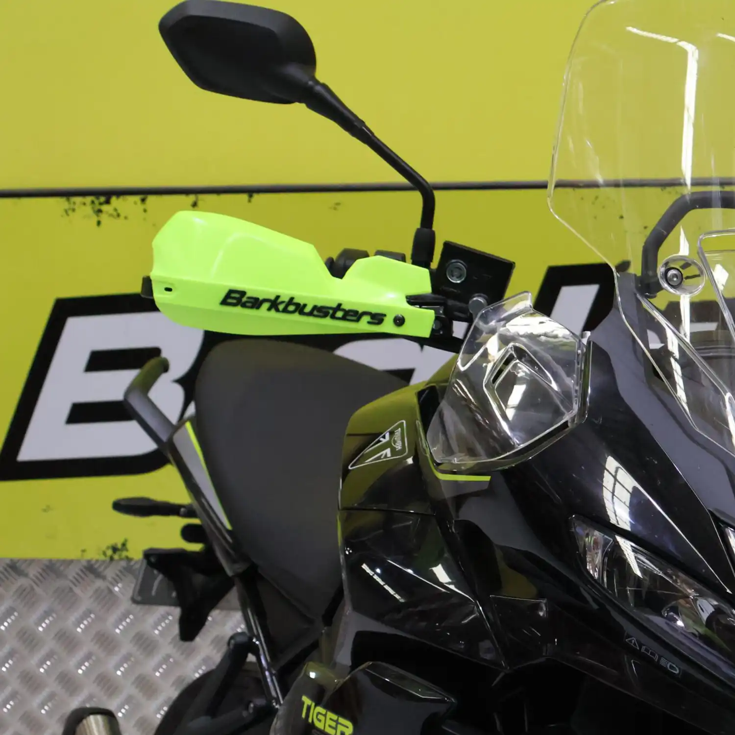 BarkBusters Handguard Kit Single Point Mount: Triumph Tiger Sport 800 '25-