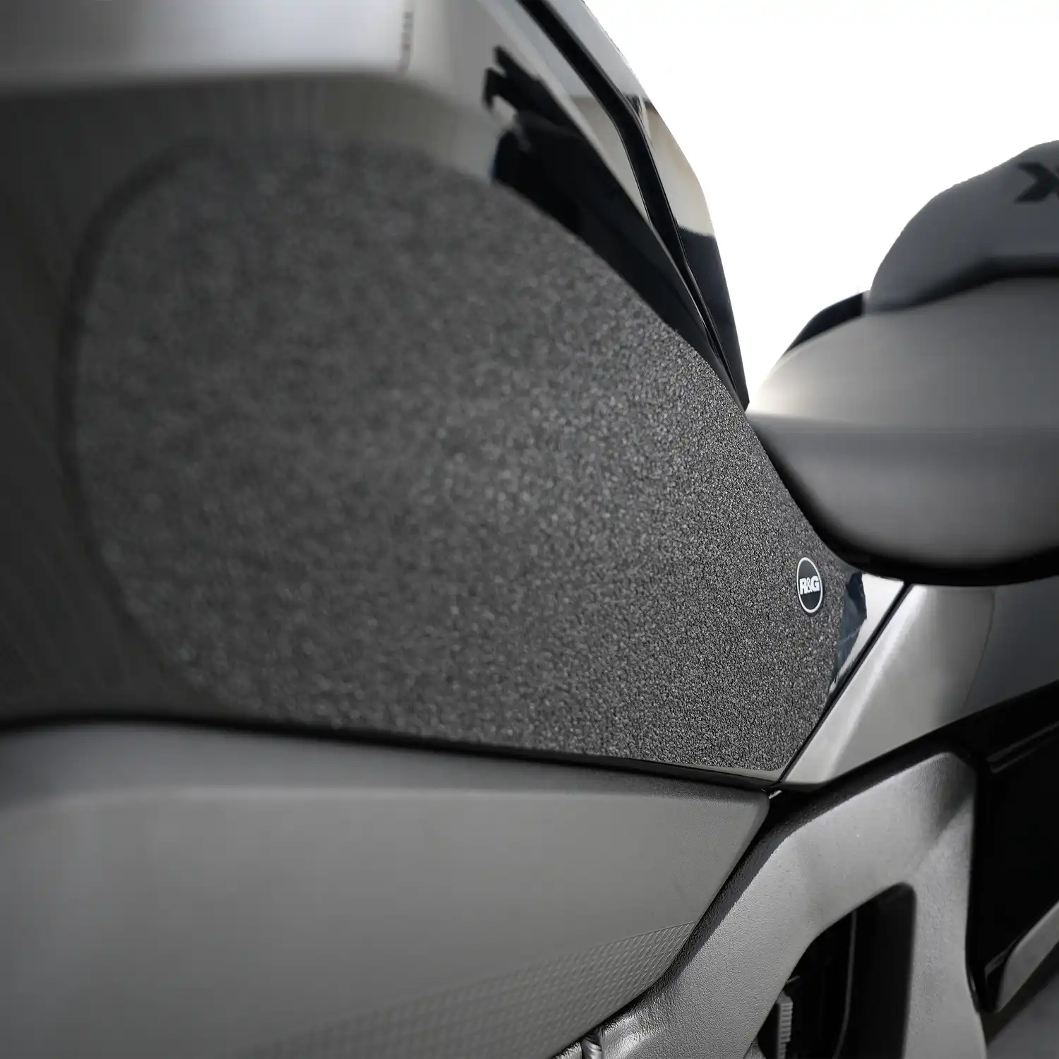 R&G Tank Traction Grips for BMW S1000XR '24-/M1000XR '24-