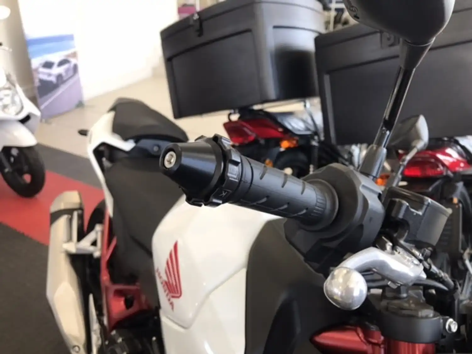 Kaoko Throttle Stabilizer for Honda CB750 Hornet '23- & CB125 Hornet '25-